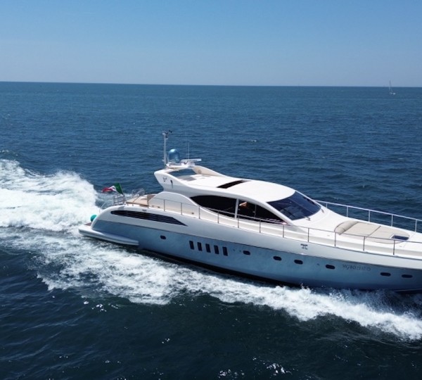 Online Yacht Booking - BRAVO DELTA - Leopard (Arno) | CHARTERWORLD Luxury Yacht Charters